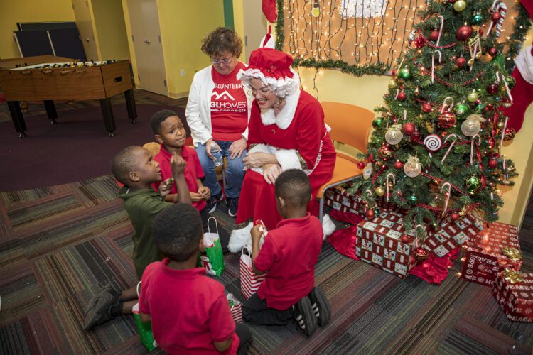 Santa and Mrs. Claus surprise deserving kids in Fort Myers at Boys ...